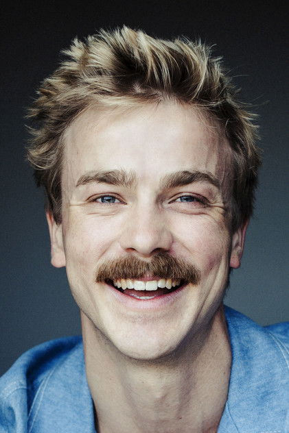 All Quiet on the Western Front Cast: Find out Who Played Paul Baumer ...