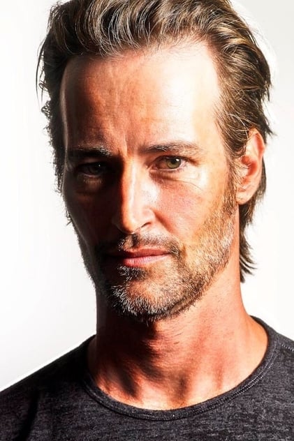 Meet the Cast of V - The Visitors