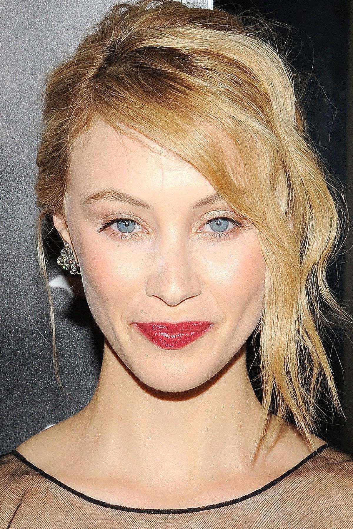 Sarah Gadon – People – Filmanic