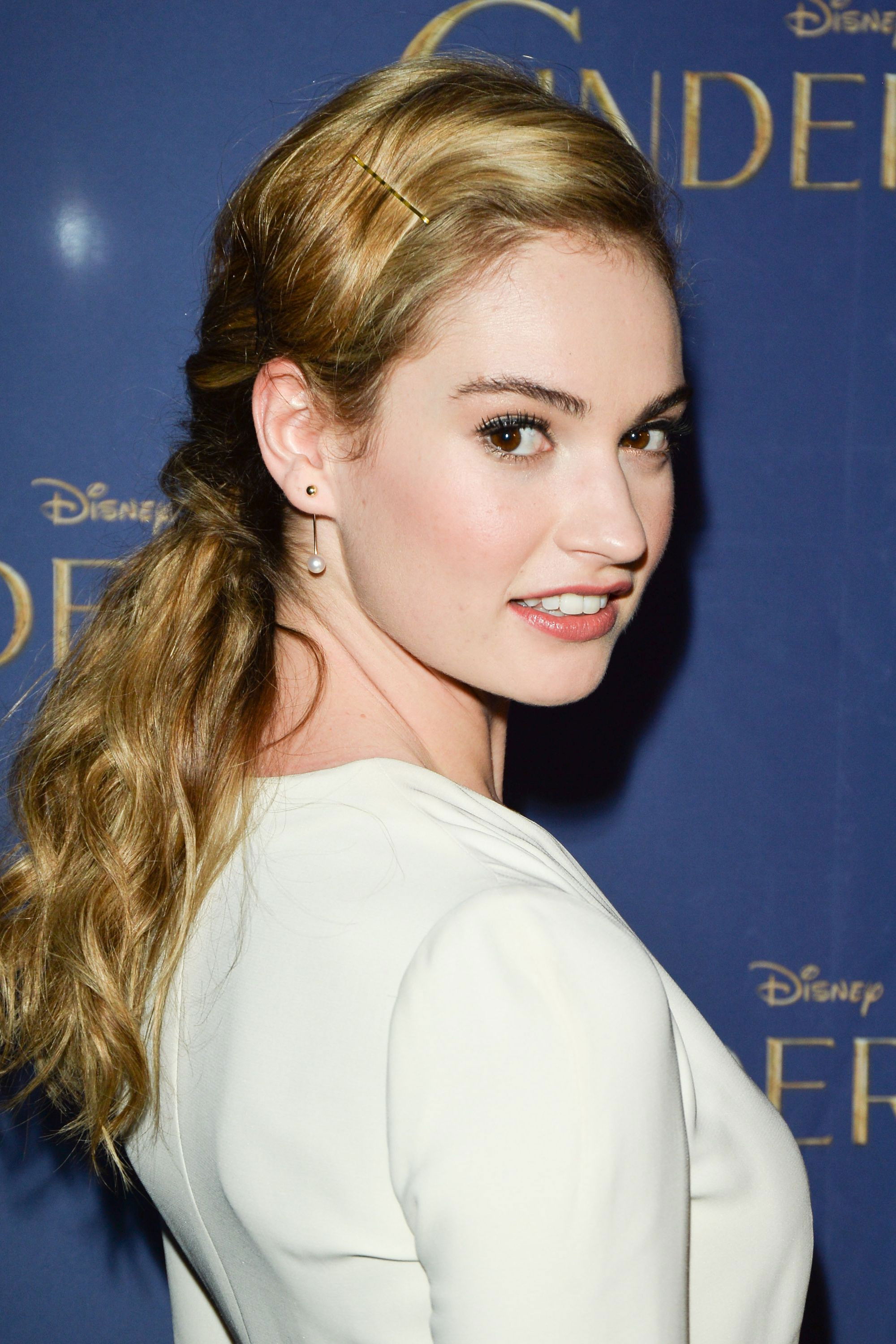 Лілі Джеймс - Кінобаза