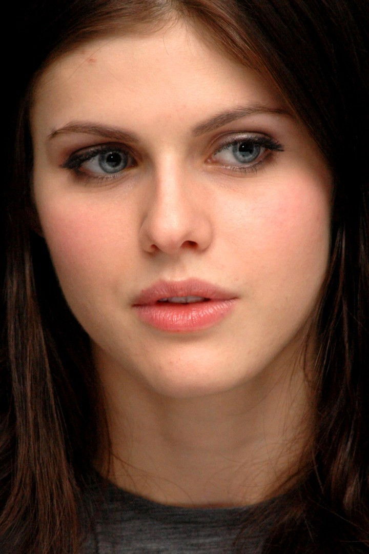 Alexandra Daddario - Profile Images — The Movie Database (TMDb)