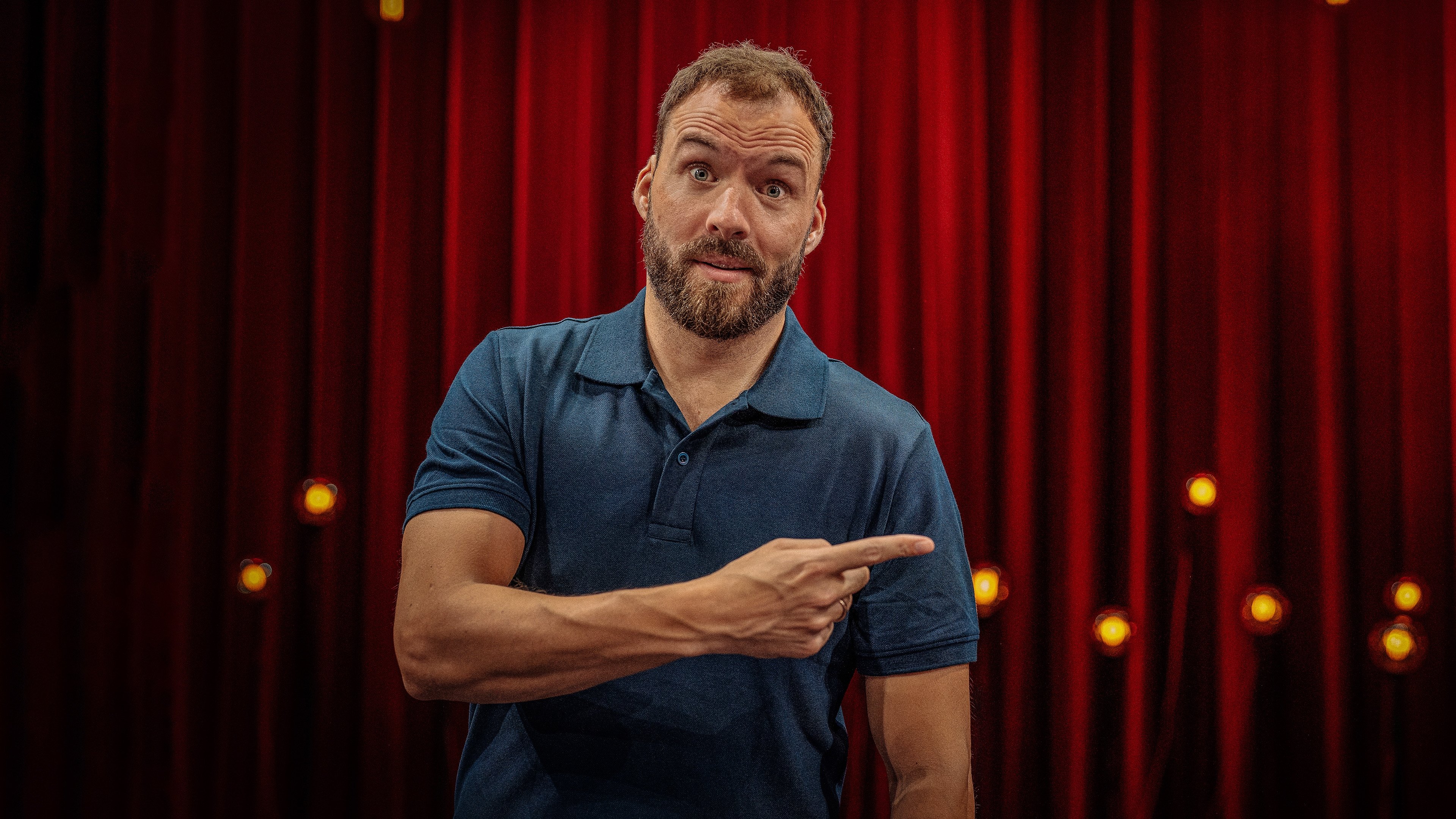 En stor aften med Simon Talbot (2022) TV Show Download - CinematicDb En stor aften med Simon Talbot (2022) TV Show Download - CinematicDb