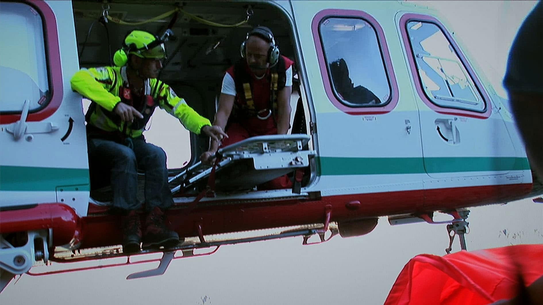 On the Wire (2014) - Backdrops — The Movie Database (TMDB)