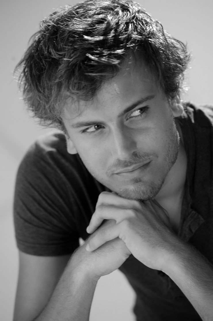 Andrés Gil - Profile Images — The Movie Database (TMDB)