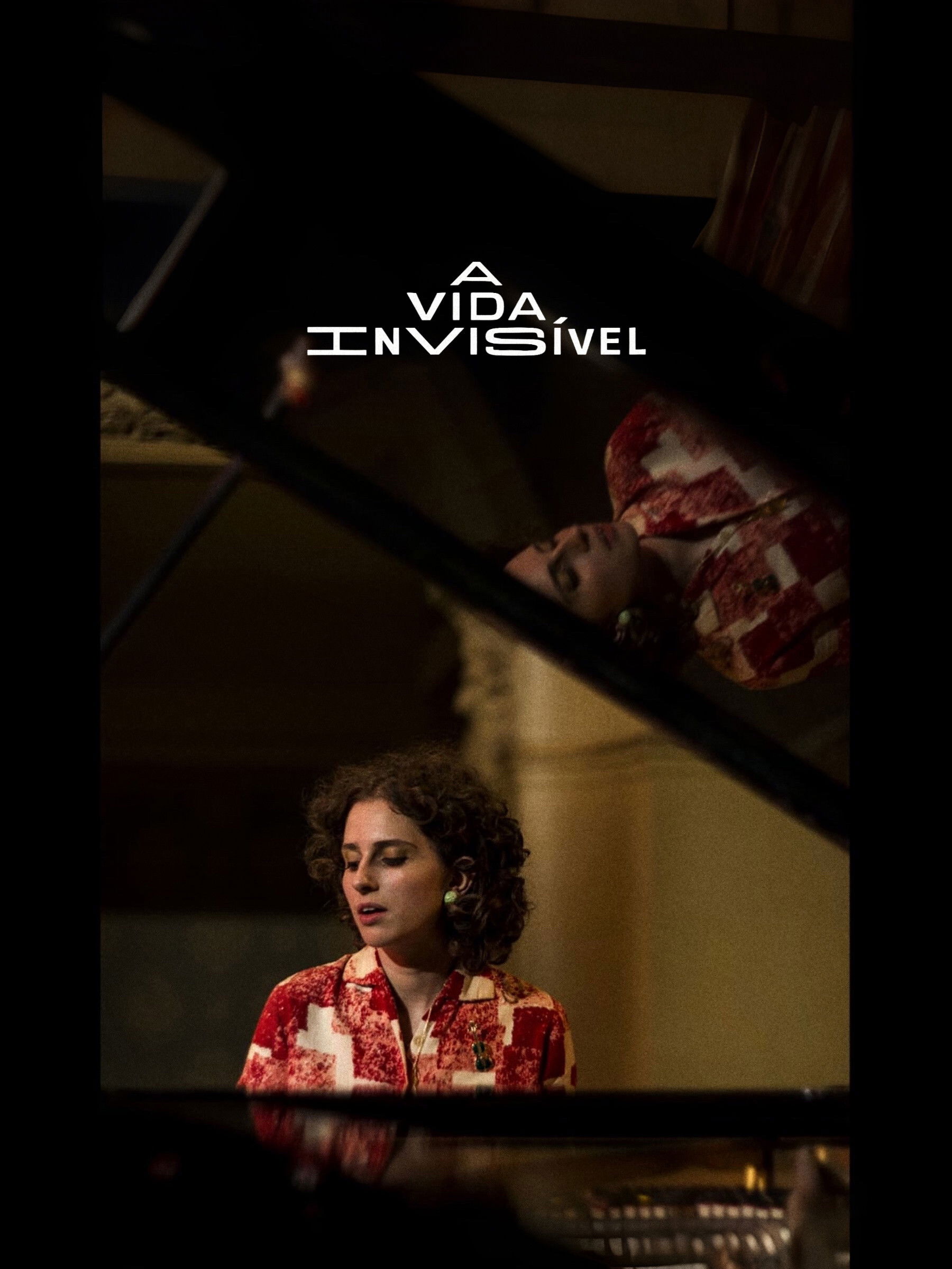 A Vida Invisível (2019) - Cartazes — The Movie Database (TMDB)