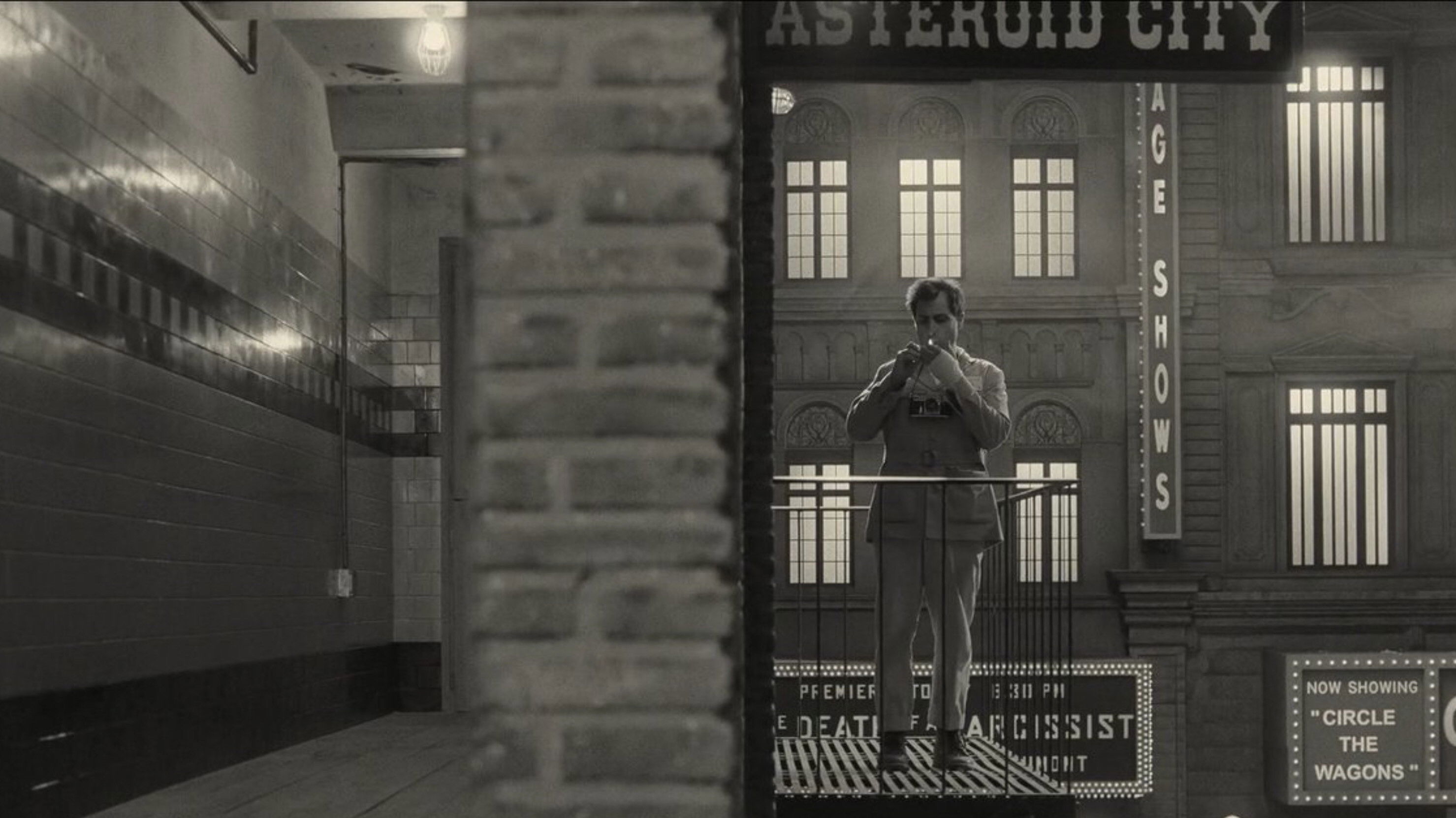 Asteroid City - film 2023 - Wes Anderson - Captain Watch