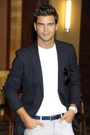 Maxi Iglesias — The Movie Database (TMDb)